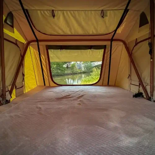 Stanujnaautě.cz - půjčovna stanů na auto z Hradce Králové